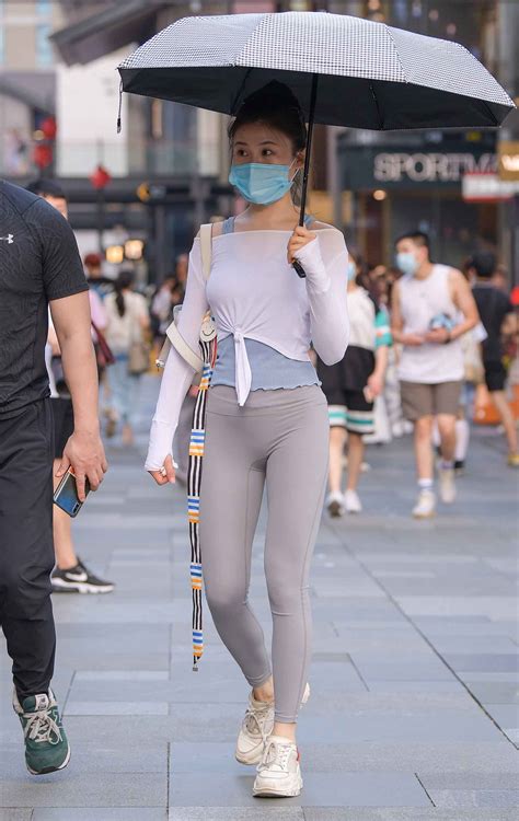 【j1923】性感灰色紧身裤美女【图片】 街拍鸭