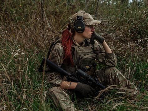 Снайперка Емеральд яка скоро стане матірю повідомила про госпіталізацію