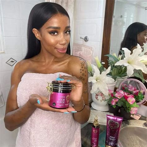 Elizabeth Elechi Loves Our Queen Collection Avgerinos