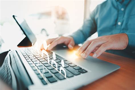 자원 관리 사업의 맨 팀 리더는 지속 가능한 성장을위한 마케팅 및 비즈니스 개발을 계획 할 전문 팀을 선택합니다 성공할 수 있도록 직원 교육 그룹 경영자에 대한 스톡 사진