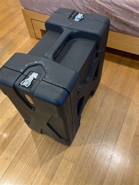 Skb 6u Flight Case Hobbies And Toys Music And Media Musical Instruments On Carousell