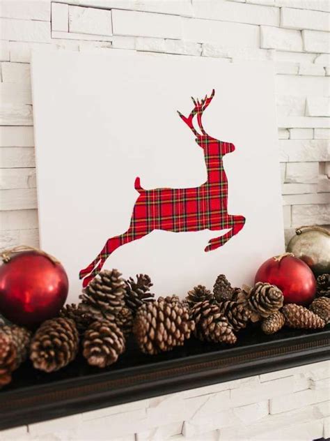 Гирлянда на дверь | Traditional christmas decorations, Tartan christmas ...