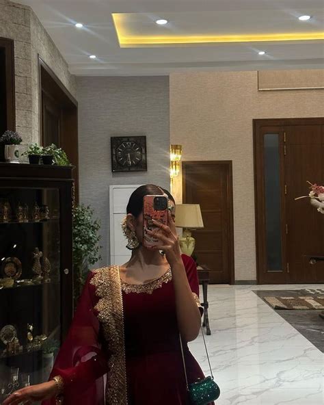 Pin By 𝐐𝐮𝐧𝐨𝐨𝐭 𝐀𝐥𝐢 On Pakistani Tiktokers Quick Outfits Stylish Dress