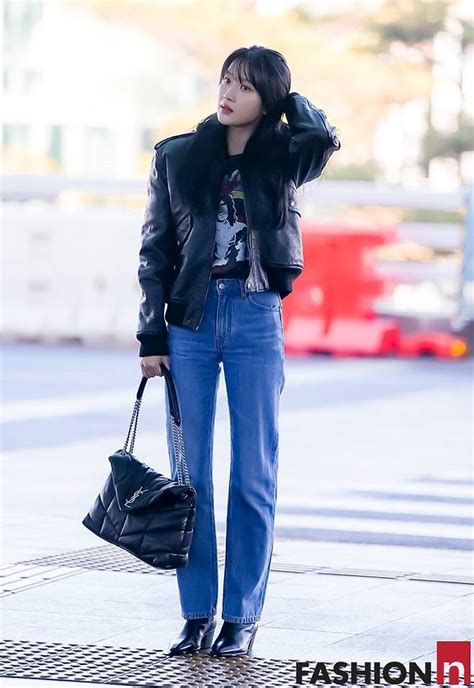 문가영 겨울과 봄 사이 가죽 재킷 툭 걸친 파리 출국룩 패션엔