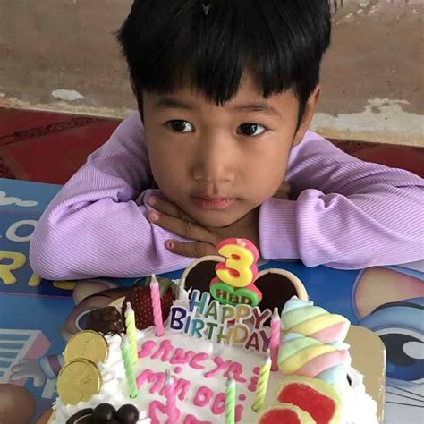 ရဦးမယ်ရှင့် ရှမ်း မြန်မာစားသောက်ကုန်မျိုးစုံby Mook Facebook