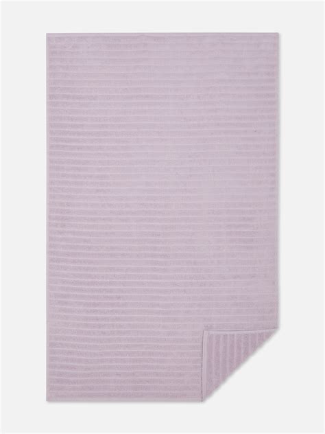 Een Extra Grote Badhanddoek Van Ribstof Lila Primark