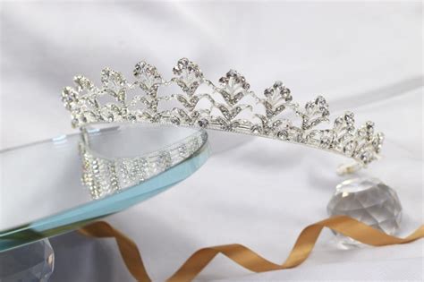 تاج مع كرستال ابيض دائري الاميرة والوحش للفضة