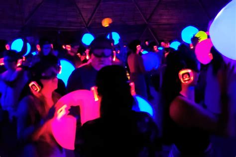 Sensorama The Experience That Turns Off Your Eyesight And Sharpens Your 4 Senses For A Journey