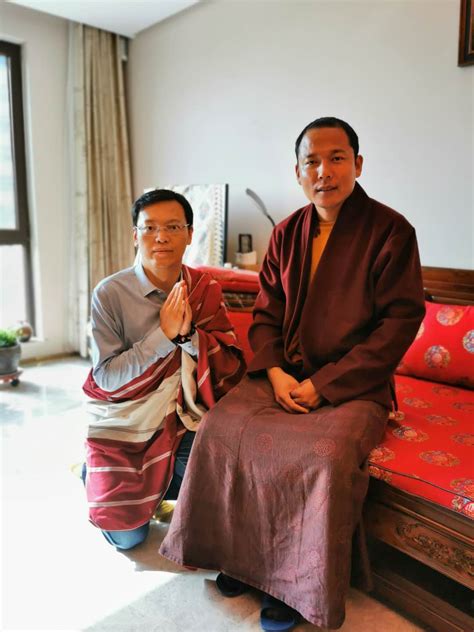 密教觉囊派总寺大藏寺金刚上师夺尔灯仁波切亲自为持明金刚瑜伽士披法衣2020年 走近上师 实修回忆 雲博座主