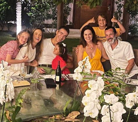 Tici mostra reencontro de César Tralli com a filha e emociona