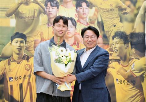 스완지 엄지성 유럽 진출 첫 공격 포인트EFL컵서 1도움 파이낸셜뉴스