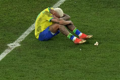 World Cup 2022 Tearful Neymar Consoled By Son Of Croatias Ivan
