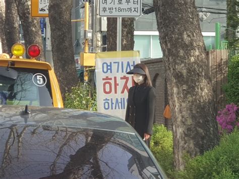 안재욱 드디어 현주씨의 어머니 봉사활동 등교길에 마주친 모녀 ~~ 둘다 대견하고 기특하고 사랑스럽고~~ Haveaniceday 😘😘😘😁😁😁💕💕💕 Instagram