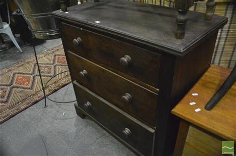 Lot Pine 3 Drawer Chest