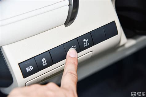 【凯美瑞双擎 25he 精英plus版电动尾门按键（手动扶手）图片 汽车图片大全】 易车