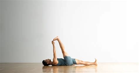 حالت خوابیده از دست تا انگشت شست پا 1 سلام یوگا