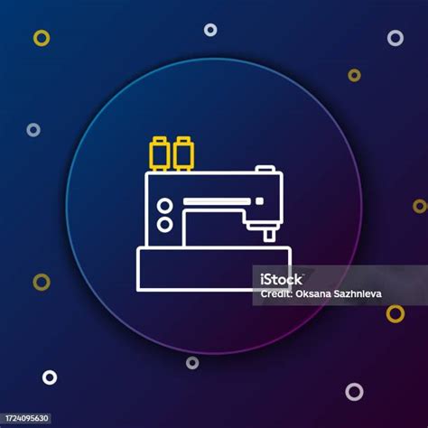 흰색과 노란색 선 재봉틀 아이콘은 진한 파란색 배경에 분리되어 있습니다 다채로운 개요 개념입니다 벡터 일러스트레이션 가정 생활에 대한 스톡 벡터 아트 및 기타 이미지
