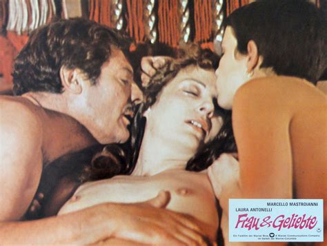 Голая Ольга Karlatos в Wifemistress