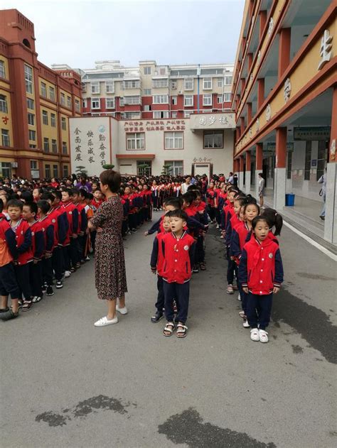 金秋送祝福講台譜華章阜南七小升旗儀式祝福第34個教師節 每日頭條