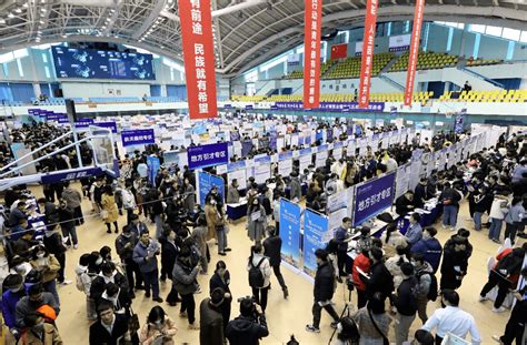 启动“人才引擎” 2023年“百万英才兴重庆”引才专列开进东北活动岗位高校