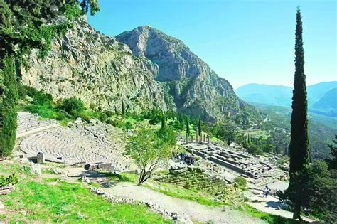 Λίφτινγκ στο αρχαίο θέατρο των Δελφών Εικόνες