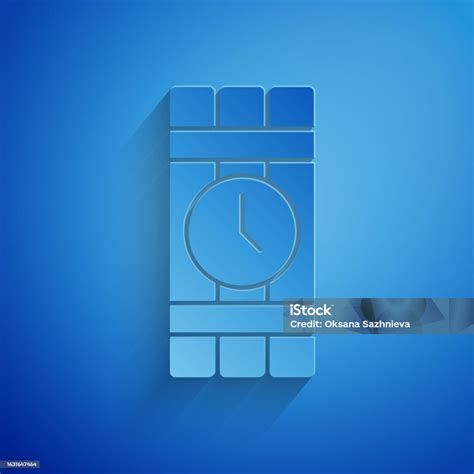 종이 컷은 파란색 배경에 고립 된 다이너 마이트 폭탄 스틱과 타이머 시계 아이콘을 폭파합니다 시한 폭탄 폭발 위험 개념 종이