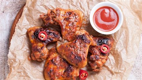 Watch Tears And Sweat As Patrons Take On Rocomamas Viral ‘spicy Wings Challenge To Score Free Meal