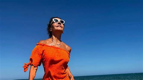 Naty Abascal Es Un Diva En Alta Mar Con El Bañador Rojo Para Presumir De Tipazo A Sus 81 Años