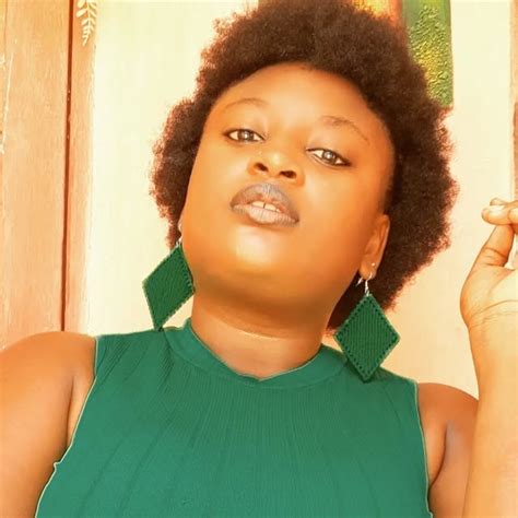 Myrjo Debelle Bella Debi • Threads Say More