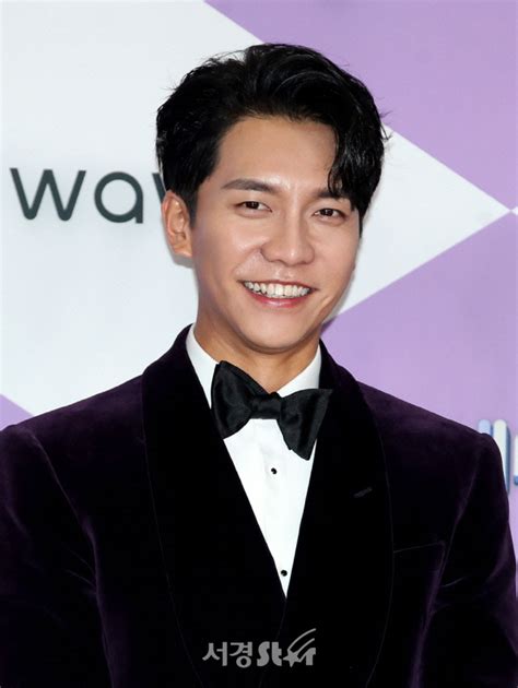 이승기 17년 몸담은 후크엔터와 결별 1인 기획사 설립 [전문] 서울경제