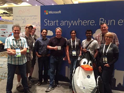 Yes Thats Linus Torvalds Happily Chatting With Microsoft Folks At A Tech Conference