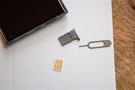 How To Insert And Remove SIM Card From Samsung Galaxy S Technipages