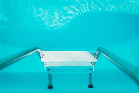 장미로 둘러싸인 정원 길에서 장미 정원 그림 배경 일러스트 및 사진 무료 다운로드 Pngtree