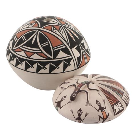 Artist Signed Acoma Pueblo Polychrome On White Pottery Seed Jars Ebth