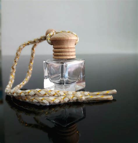 ขวดน้ำหอมแขวนรถ ขวดเปล่า Lanhom Perfume Thaipick