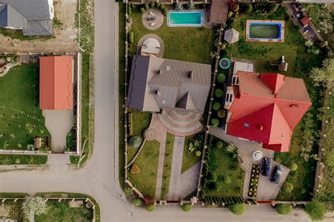 콘크리트 기초 바닥녹색 잔디 잔디와 포장 마당집의 공중 최고 보기 0명에 대한 스톡 사진 및 기타 이미지 0명 가정 생활 건물 정면 Istock