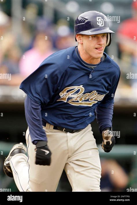 San Diego Padres David Eckstein Runs To First During The Third Inning