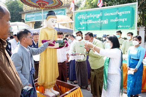 ရခိုင်ပြည်နယ် မောင်တောမြို့တွင် မြို့လုံးကျွတ် စည်းကားသိုက်မြိုက်စွာ ဆွမ်းဆန်စိမ်းလောင်းလှူ