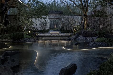 漫江碧透百舸争流丨长沙建发电建江山悦 以建发中式的建筑形式出发结合现代的设计元素与细节处理手法来表现的大船乘风破浪的形态