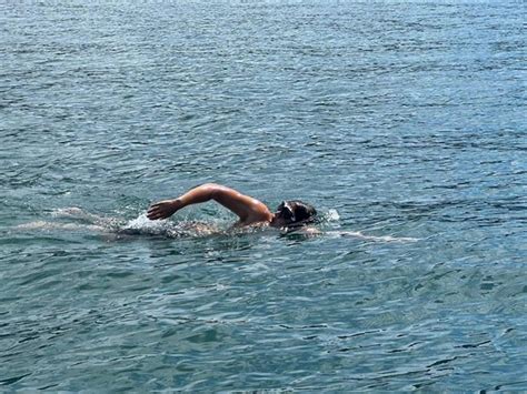 Photo Gallery หนึ่งคนว่าย ไร้คนช่วย เบื้องหลัง “มนุษย์เงือก” จ้วงน้ำ