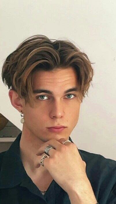 Pin On Haare Jungs Mittelscheitel