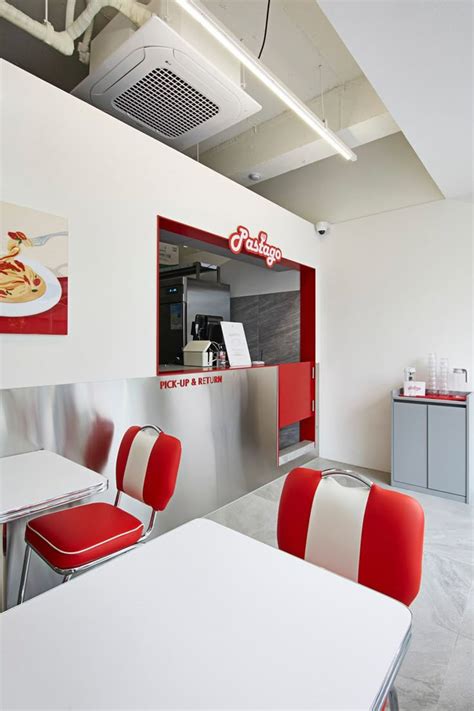 빨간색 컬러로 포인트를 준 깔끔한 9평 파스타전문점 인테리어 비용 Cafe Interior Design Restaurant Interior Design