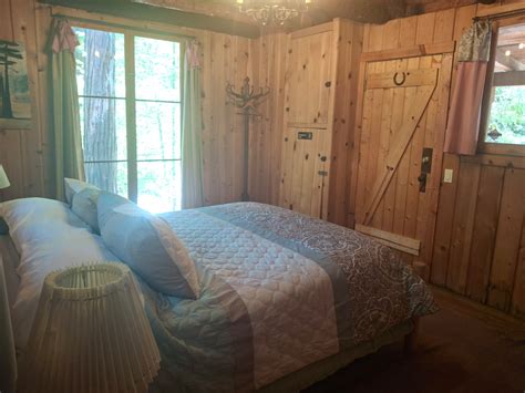 Twin Tree Creekside Bedroom Bath Sleeps 4 Tree Views Rent