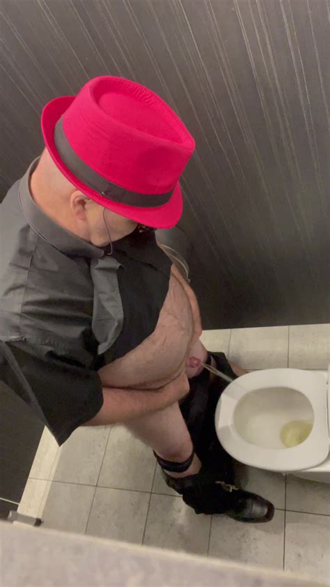 Caught Older Guy Pissing