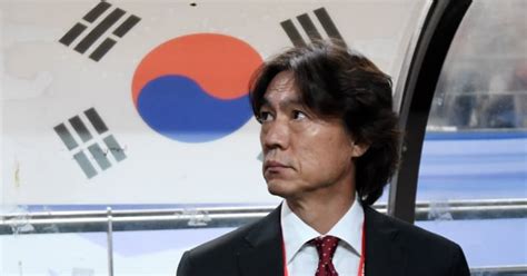 [포토] 야유 받으며 데뷔전 치르는 홍명보 감독