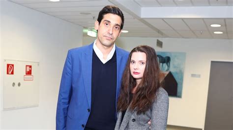 Wegen Hass Im Netz Jetzt Reicht Es Bohrn Mena Klagt 12 FpÖ