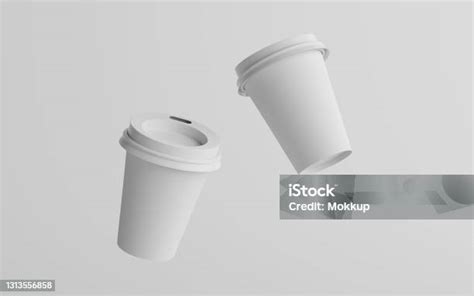 12 온스 355ml 단일 벽 종이 일반 중간 커피 컵 화이트 뚜껑과 모형 두 개의 부동 컵 0명에 대한 스톡 사진 및 기타 이미지 Istock