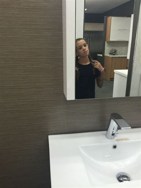 Pin By Nanna Lamelas On Bathroom Mirror Selfie Selfie Scenes