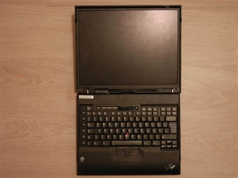IBM ThinkPad A30 Clous
