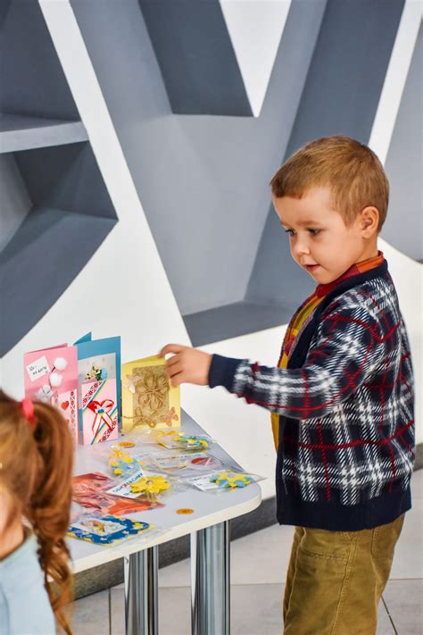 Благодійний маркет у столичній бібліотеці збирають на ЗСУ Вечірній Київ